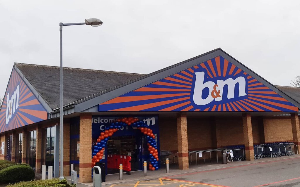 i̇ndirim ve fırsat sistemleri B&m Store, Galler, foto