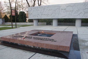 Вечный огонь (Krasnodar, Zapadniy City administrative district, ploshchad Pamyati Geroyev), anıt, heykel  Krasnodar'dan