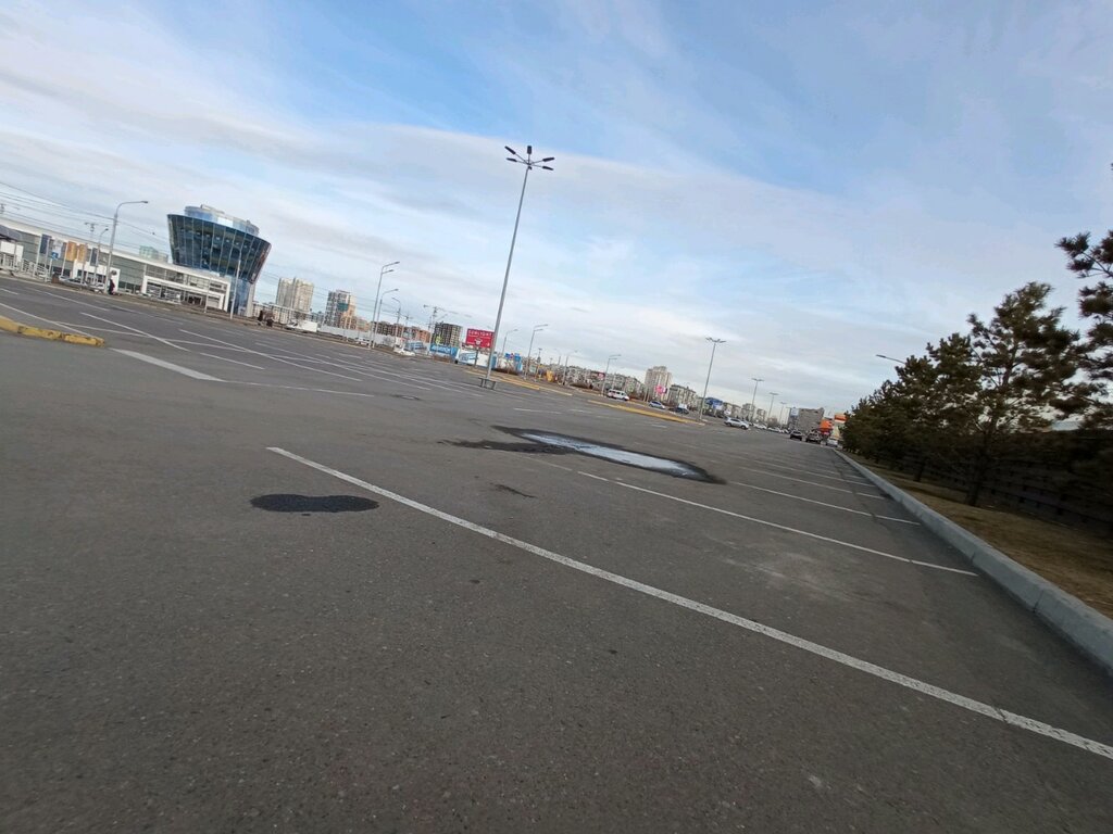 Otoparklar Parking lot, Krasnoyarsk, foto