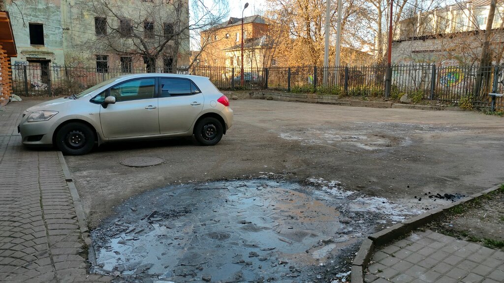 Otoparklar Автомобильная парковка, Yaroslavl, foto