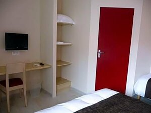 La Godinière (Rue de Saint André No:54, Cholet), otel  Cholet'den