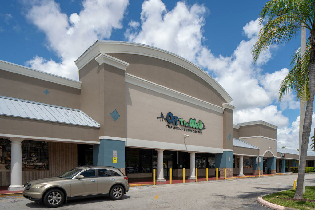 Alışveriş merkezleri Coconut Creek Plaza, Florida Eyaleti, foto