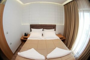 Hotel Sole (Vlorë County, Sarandë), otel  Avlonya İli'nden