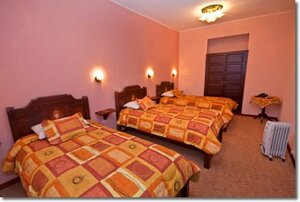 Catedral Internacional (Quito, Parque Metropolitano de Quito Guanguiltagua), otel  Kito'dan