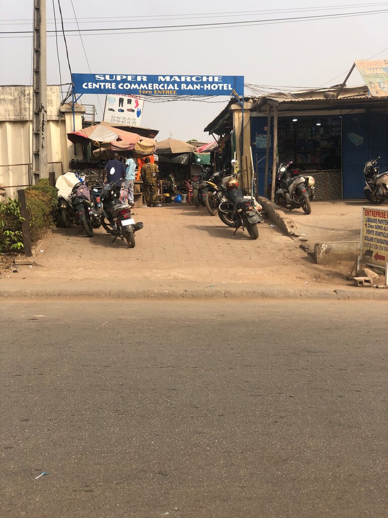 Pazarlar ve çarşılar Super marche centre commercial Ranhotel, Bouake, foto