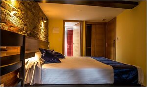 Oxford Suites Santiago de Compostela (Calle de San Francisco No:8, Santiago de Compostela), otel  Santiago de Compostela'dan