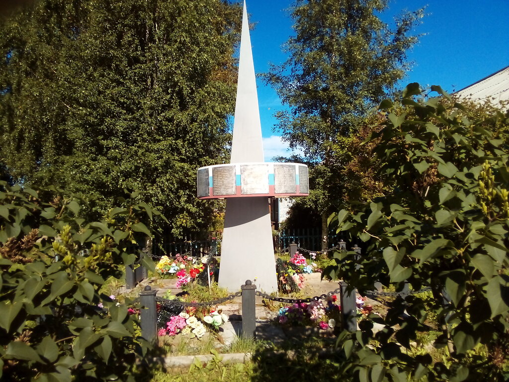 Anıt, heykel Обелиск воинам, павшим в годы Великой Отечественной войны, Arhangelskaya oblastı, foto