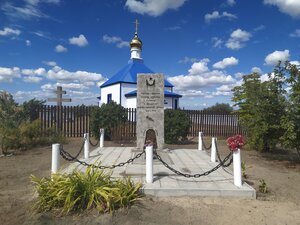 Героям войны (Volgograd Region, Danilovskiy rayon, Beryozovskoye selskoye poseleniye, khutor Lovyagin), anıt, heykel  Volgogradskaya oblastından