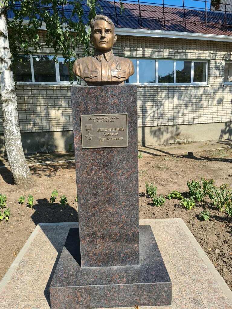 Anıt, heykel Г.Т. Невкипелый, Krasnodar, foto