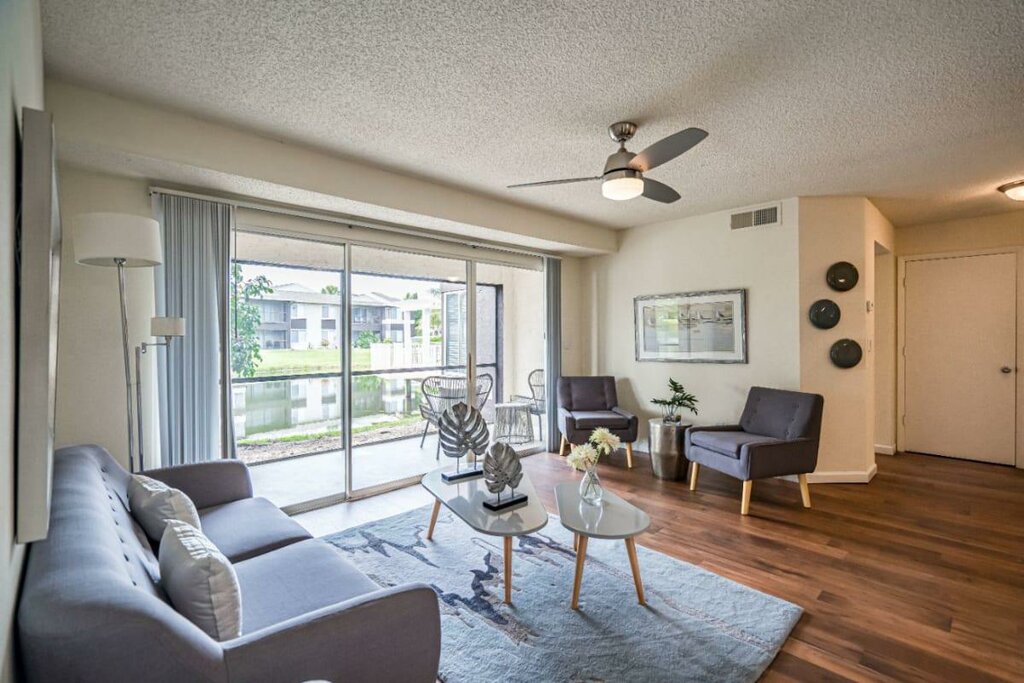 Emlak ofisi Iona Lakes Apartments, Fort Myers, foto