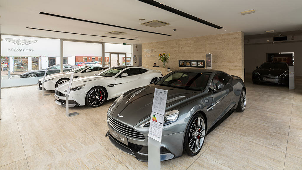 Otomobil satış galerileri Aston Martin Manchester, İngiltere, foto