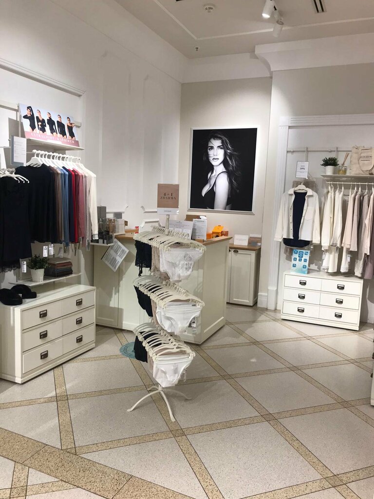Giyim mağazası Intimissimi, Hradec Kralove, foto
