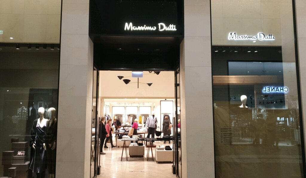Giyim mağazası Massimo Dutti, Saint‑Petersburg, foto