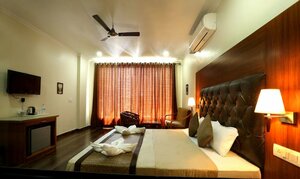Hotel Peepal Tree (National Highway 7), otel