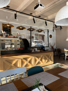 Vazhenka (Kondopozhskaya ulitsa No:23Б, posyolok Girvas), restoran  Karelya Cumhuriyeti'nden