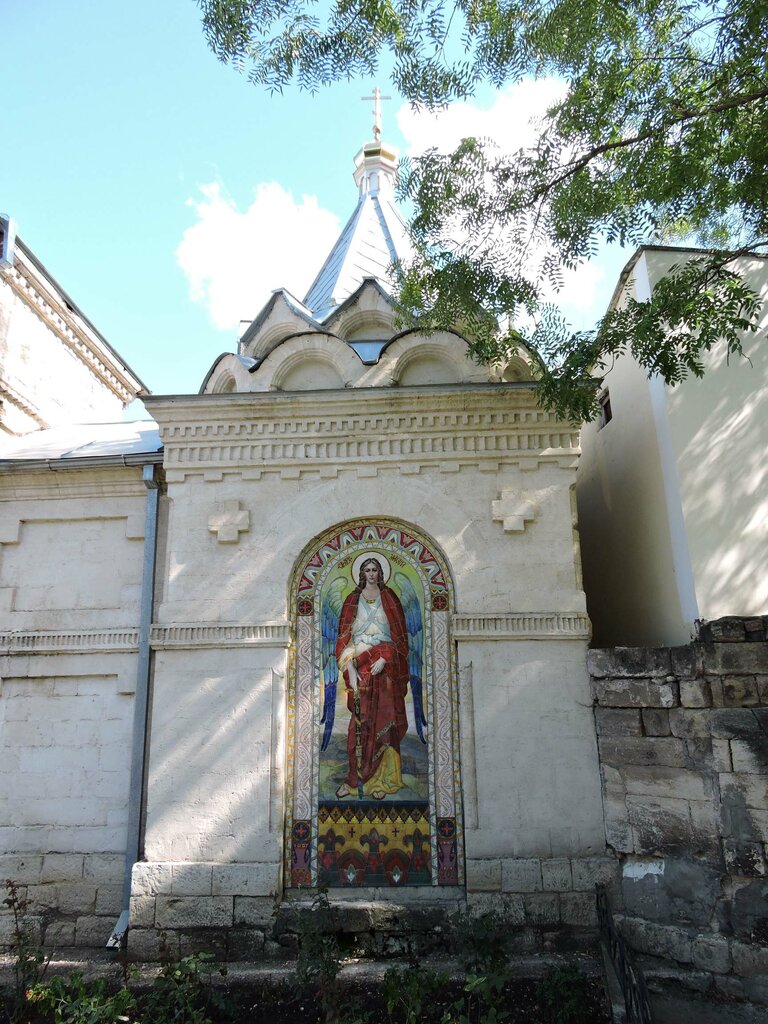 Şapel, haç anıtı Часовня в церковной ограде, Feodosya (Kefe), foto