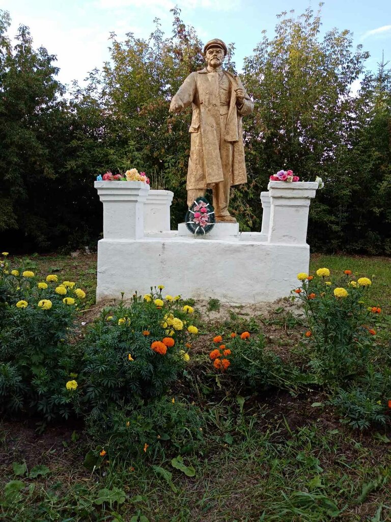 Anıt, heykel В.И. Ленин, Tümen (Tiumenskaya) oblastı, foto