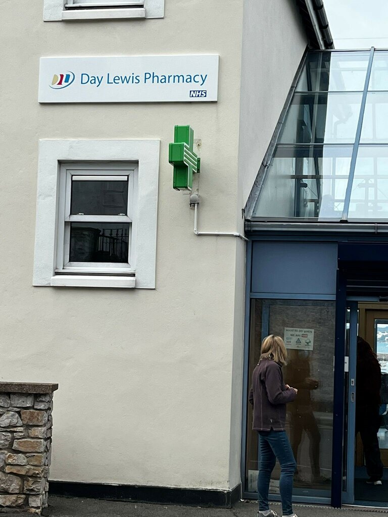Eczaneler Day Lewis Pharmacy Brixham Compass House, İngiltere, foto