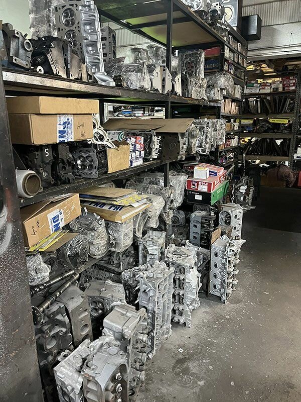 Otomobil servisi E-z Professional Machine & Auto Repair, Pomona, foto