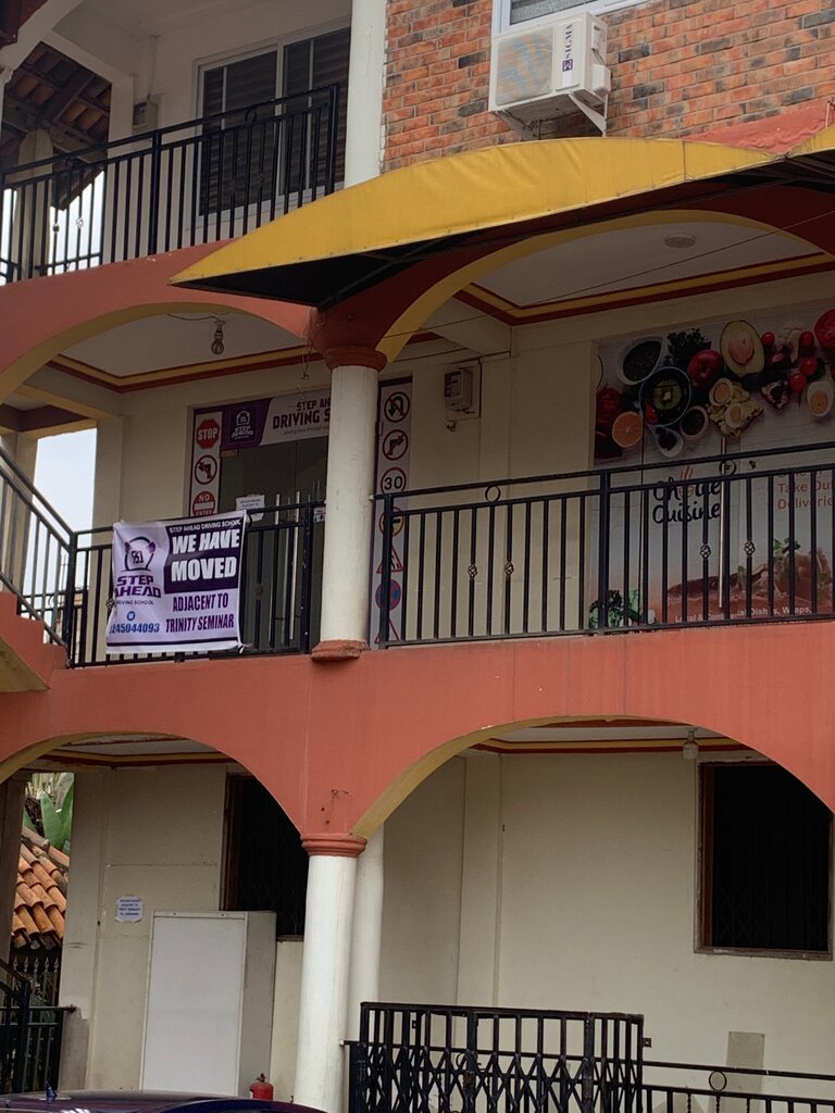 Ortaokul Step Ahead Driving School, Akra, foto