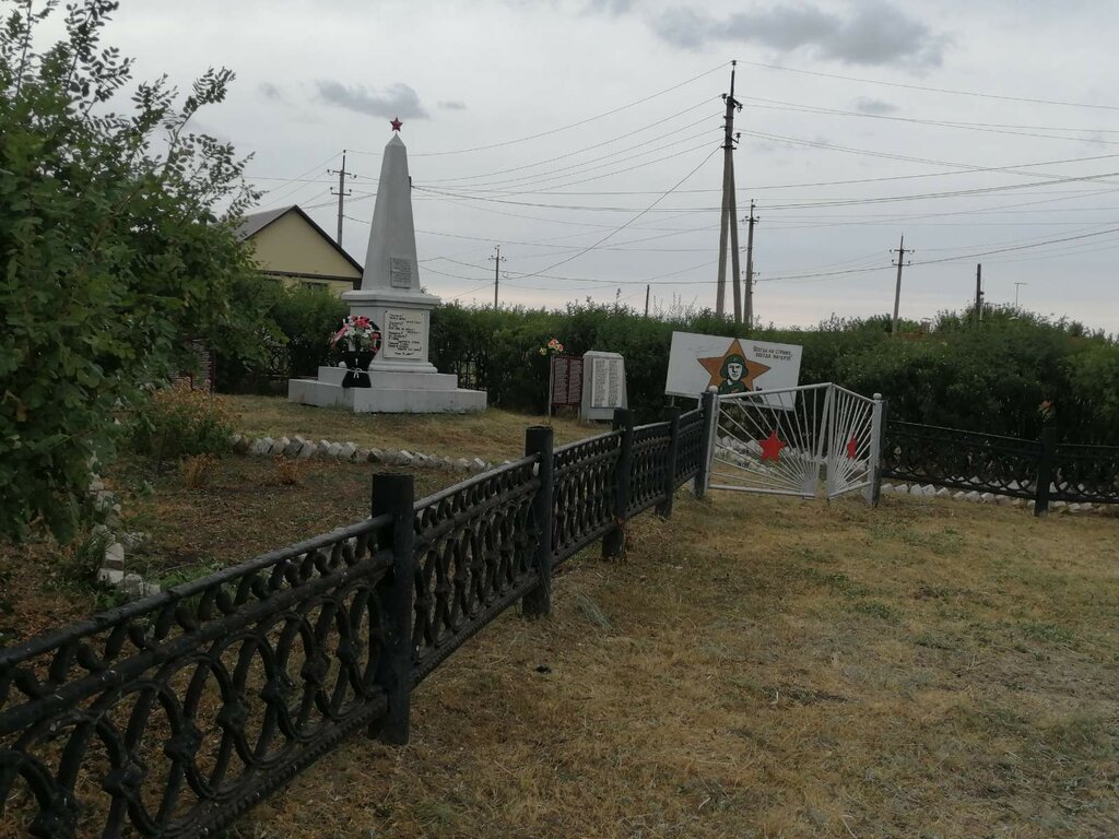 Anıt, heykel Воинам-землякам, погибшим в годы Великой Отечественной войны, Orenburgskaya oblastı, foto