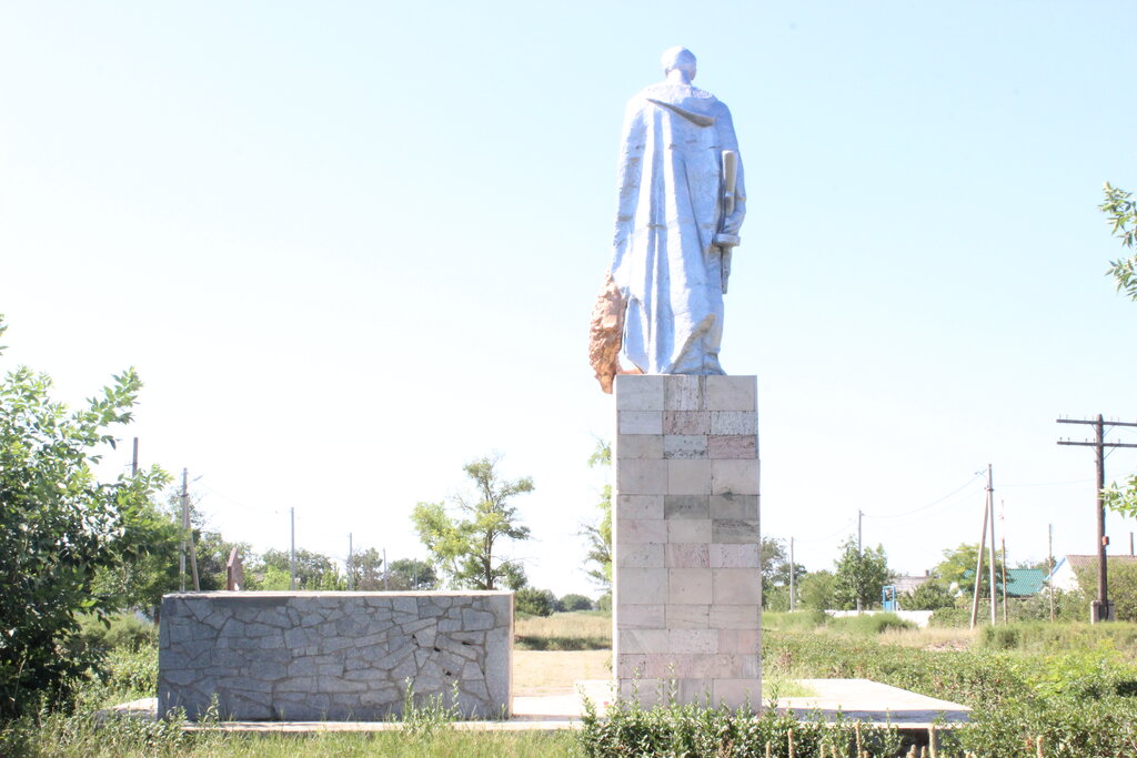 Anıt levhası, anıt taş Воинам-односельчанам, павшим в годы Великой Отечественной войны, Kırım Cumhuriyeti, foto