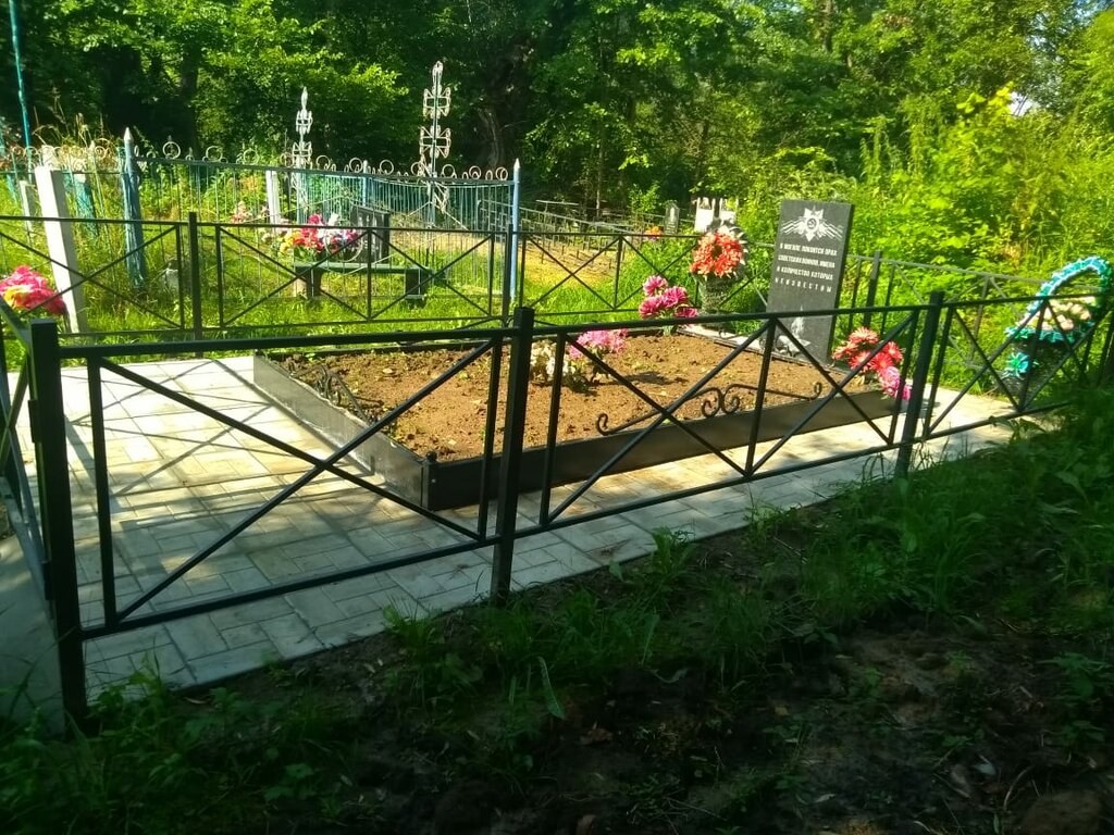 Anıt, heykel Братская могила, Kalujskaya oblastı, foto