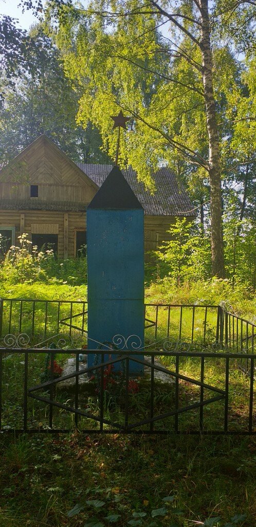 Anıt, heykel Обелиск в честь погибших односельчан, Smolenskaya oblastı, foto