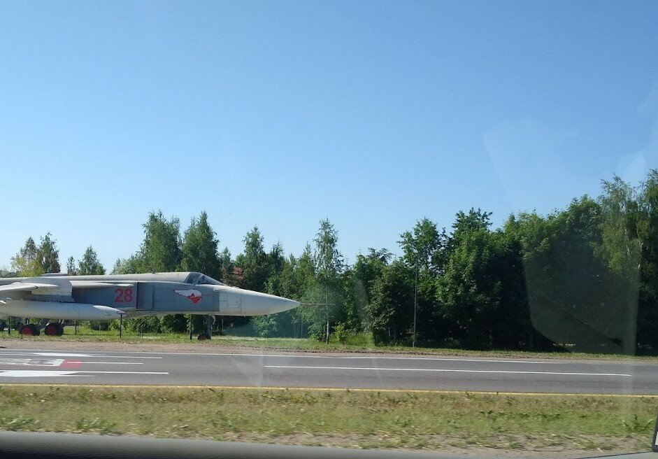 Teknoloji anıtı Су-24М, Vitebskaya oblastı, foto