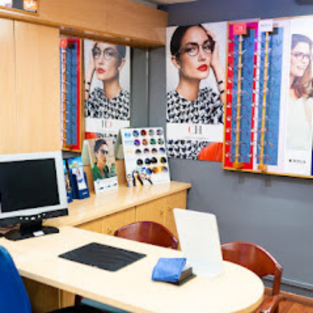 Giyim mağazası Vistaoptica Zona Franca, Barselona, foto