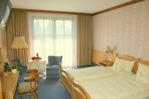 Parkhotel Krone (Hellersweg No:1, Wasserlos), otel  Bavyera'dan