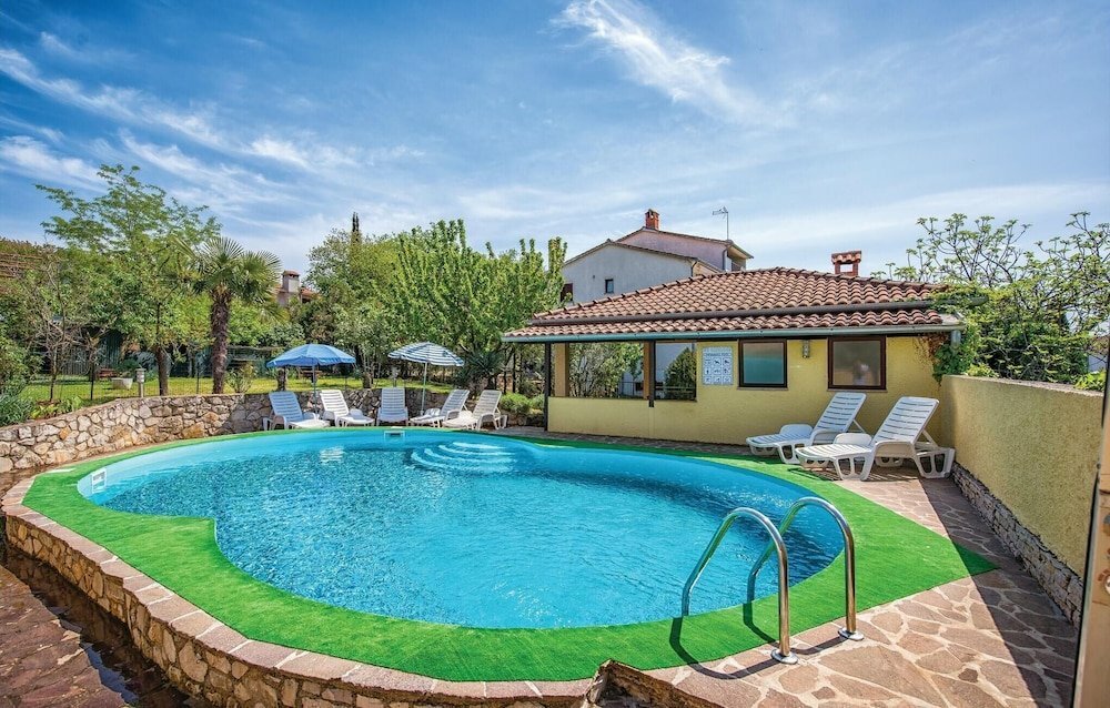 Otel Awesome Home in Porec With Wifi and 3 Bedrooms, Dünya, foto