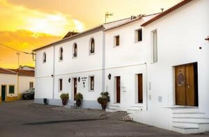 Casa de Pedrogao (Beja, Vidigueira, Rua Luís Vaz de Camões, 1), otel  Beja'dan