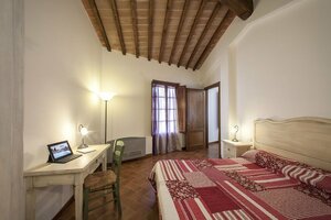 Gaiole Suites (Tuscany, Provincia di Siena, Via Alcide de Gasperi), otel