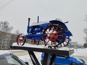 Трактор Универсал-2 ВТЗ (Moscow Region, Bronnitsy, Sovetskaya Street), teknoloji anıtı  Bronnitsy'den