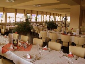 Nimrod (Győr-Moson-Sopron vármegye, Mosonmagyaróvár), otel  Mosonmagyarovar'dan