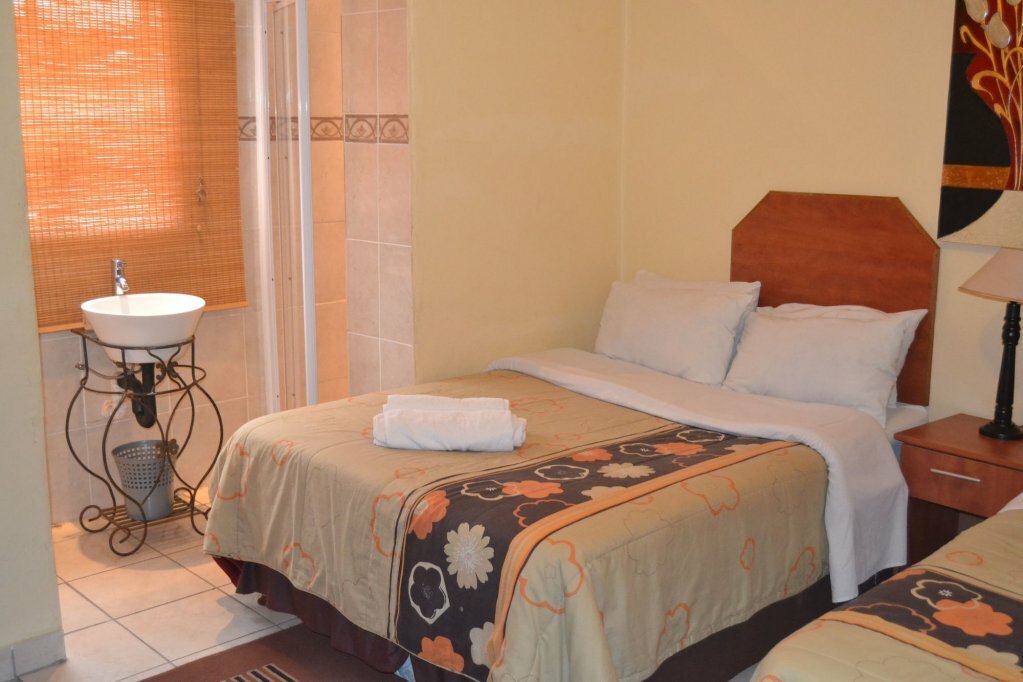 Otel Transit Guest Lodge, , foto