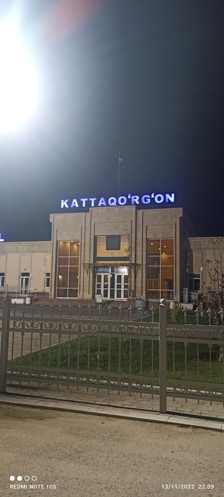 Tren istasyonu Kattakurgan-Passenger Station, Semerkant eyaleti, foto