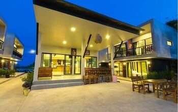 Otel Koh Larn F. C., Dünya, foto