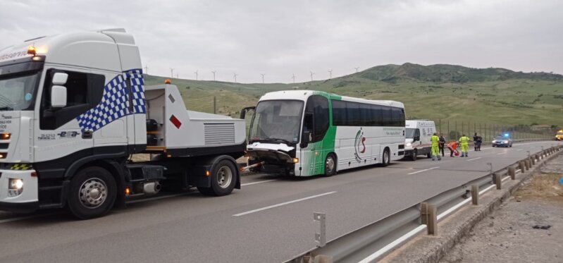 Oto kiralama Autoservice Soccorso Stradale di Meli, Caltanissetta, foto