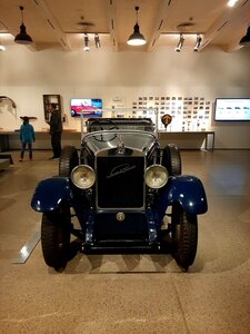 Škoda Auto Museum (Středočeský kraj, Mlada Boleslav, třída Václava Klementa), müzeler ve sanat galerileri  Mlada Boleslav'tan