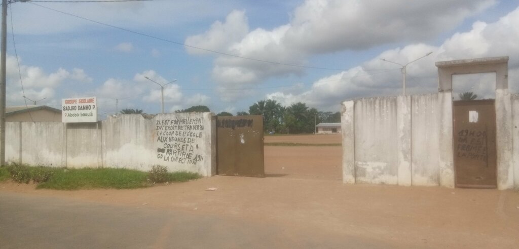 Ortaokul Sajro Danho Pierre School Group, Abican, foto