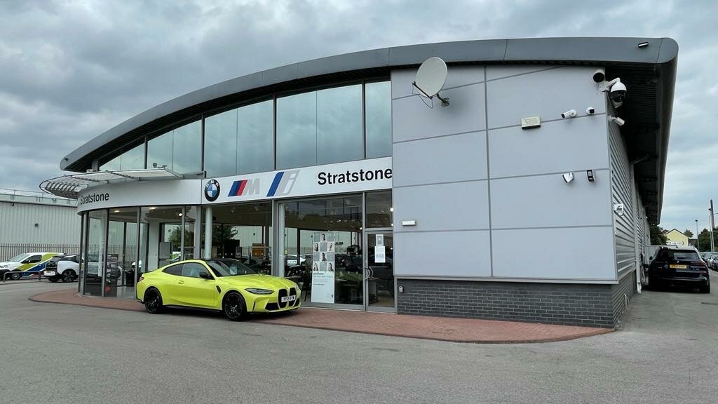 Otomobil satış galerileri Stratstone BMW Hull, İngiltere, foto