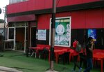 La grande Des Cours (Brazzaville, Commune de Moungali, Avenue des 3 Martyrs, 9), gece kulüpleri  Brazzaville'den