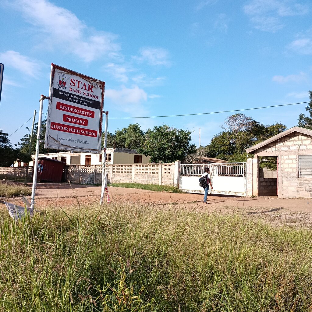 Ortaokul Star Basic School, Dünya, foto