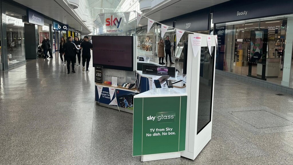 Cep telefonu ve aksesuarları satış mağazaları Sky, İngiltere, foto