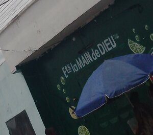 La main de D (Brazzaville, Commune de Moungali, Madingou Rue), kafe  Brazzaville'den