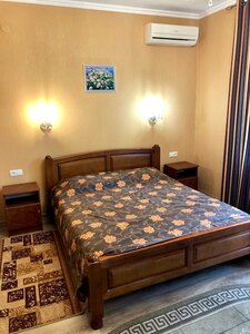 Вилла Утес (улица Гагариной No:8Б, посёлок Утёс), otel  Kırım Cumhuriyeti'nden