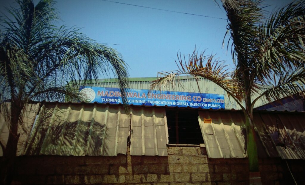 Otomobil servisi Madinawala Engineering, Lusaka, foto