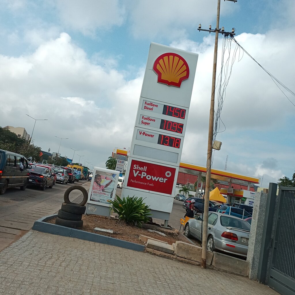 Benzin istasyonu Shell, Akra, foto